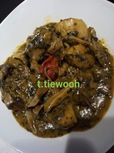 Macabo malaxé avec raie fumée et un peu de ndole - Cuisine de Chez Nous