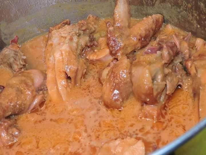 Sauce d’arachide au poulet fumé - Cuisine de Chez Nous