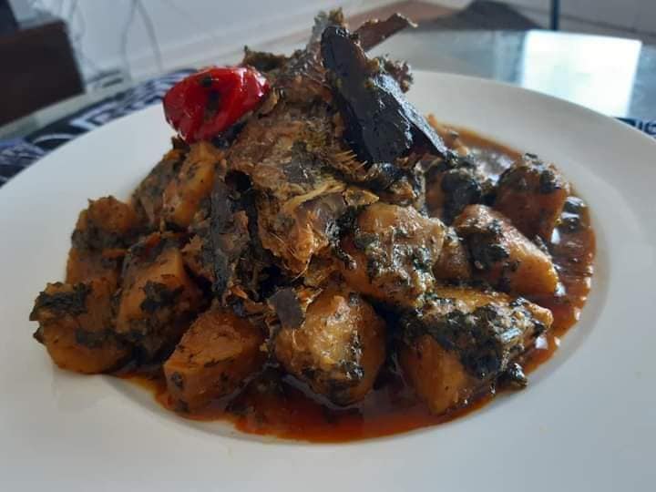 Macabo rouge malaxé au ndolé - Cuisine de Chez Nous