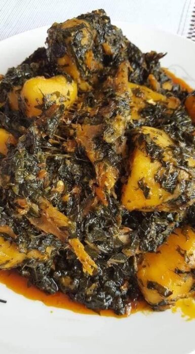 Macabo rouge malaxé au ndolé - Cuisine de Chez Nous