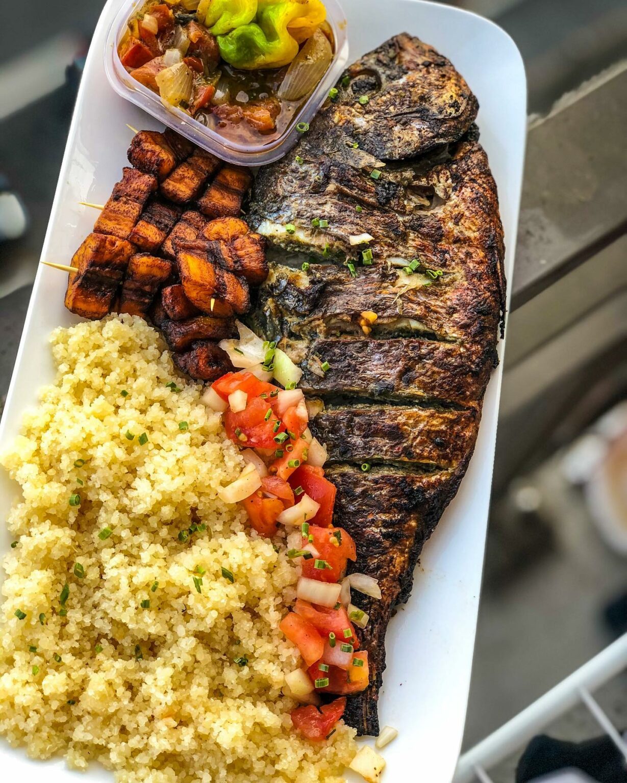 Attiéké poisson braisé - Cuisine de Chez Nous