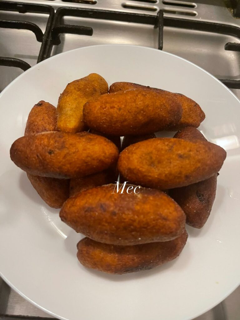 Beignets de manioc fourrés à la viande hachée