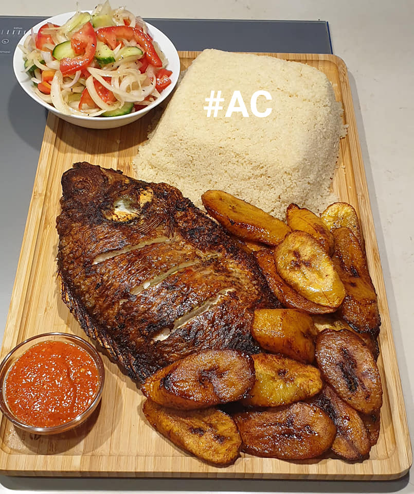 Attiéké avec poisson frit alloco et sa salade de crudités - Cuisine de ...