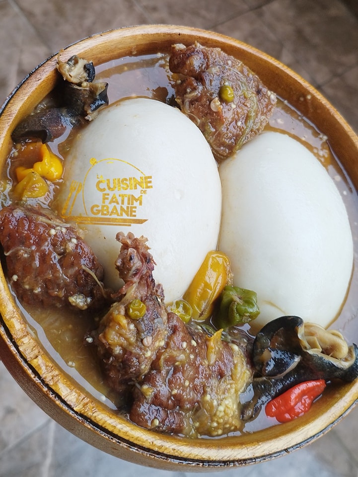 Une délicieuse sauce gouagouassou avec du gibier fumé & escargot et son ...