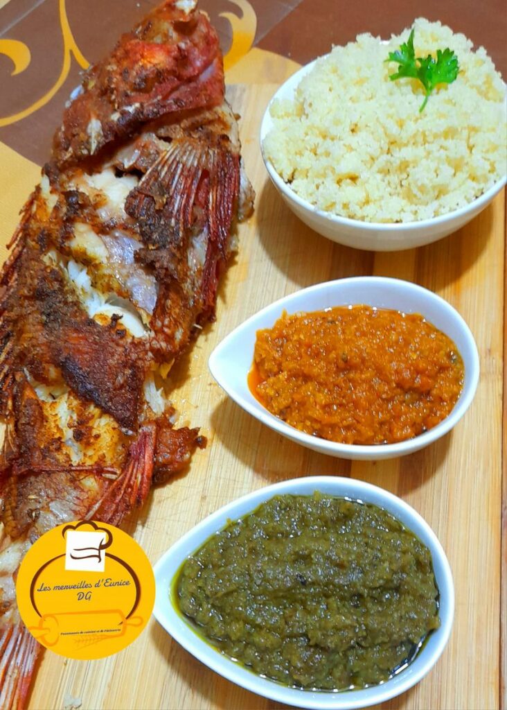 Poisson crevette frit bien mariné avec ses pâtes d’accompagnements ...