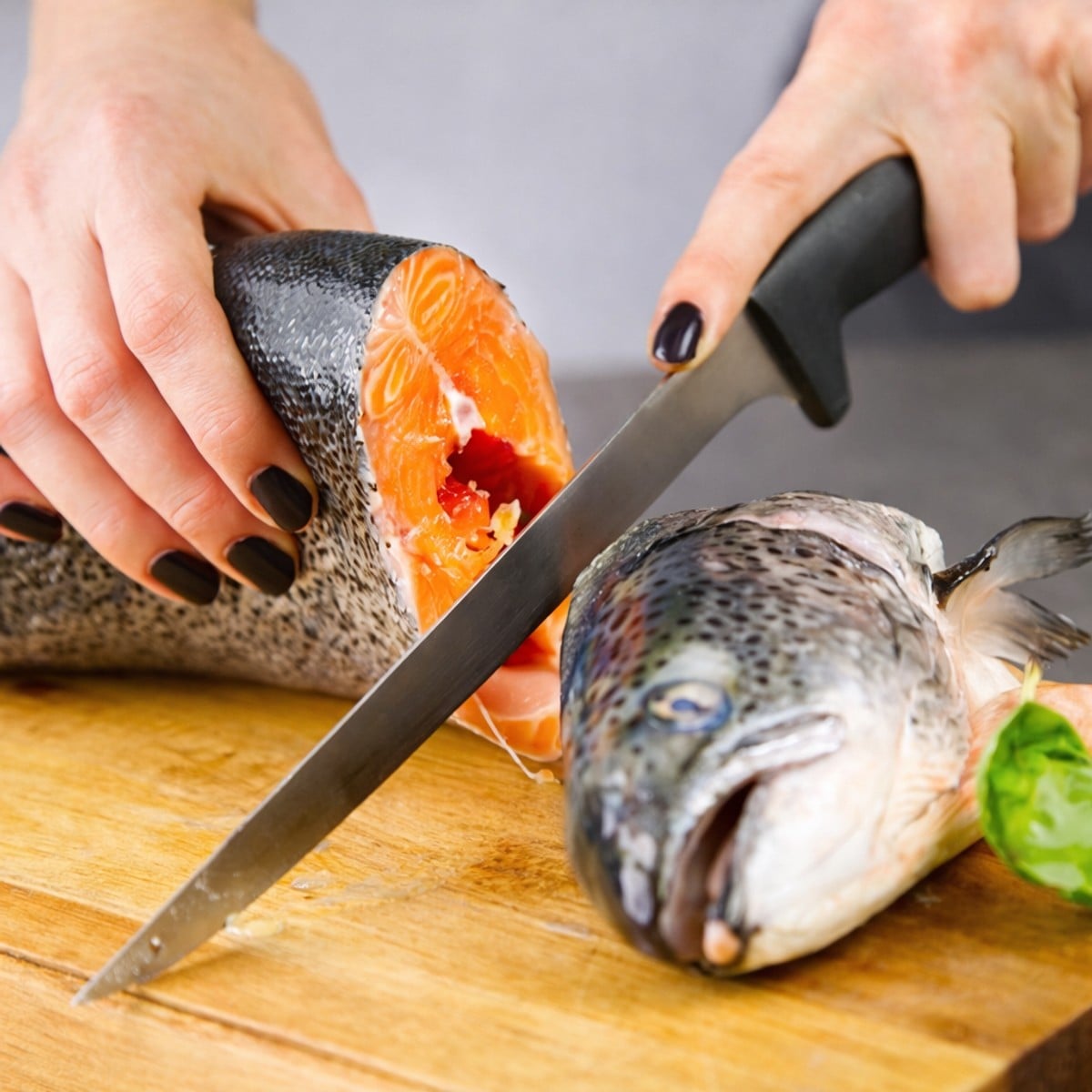 Astuces pour éliminer l’odeur du poisson après la cuisine | Cuisine de ...